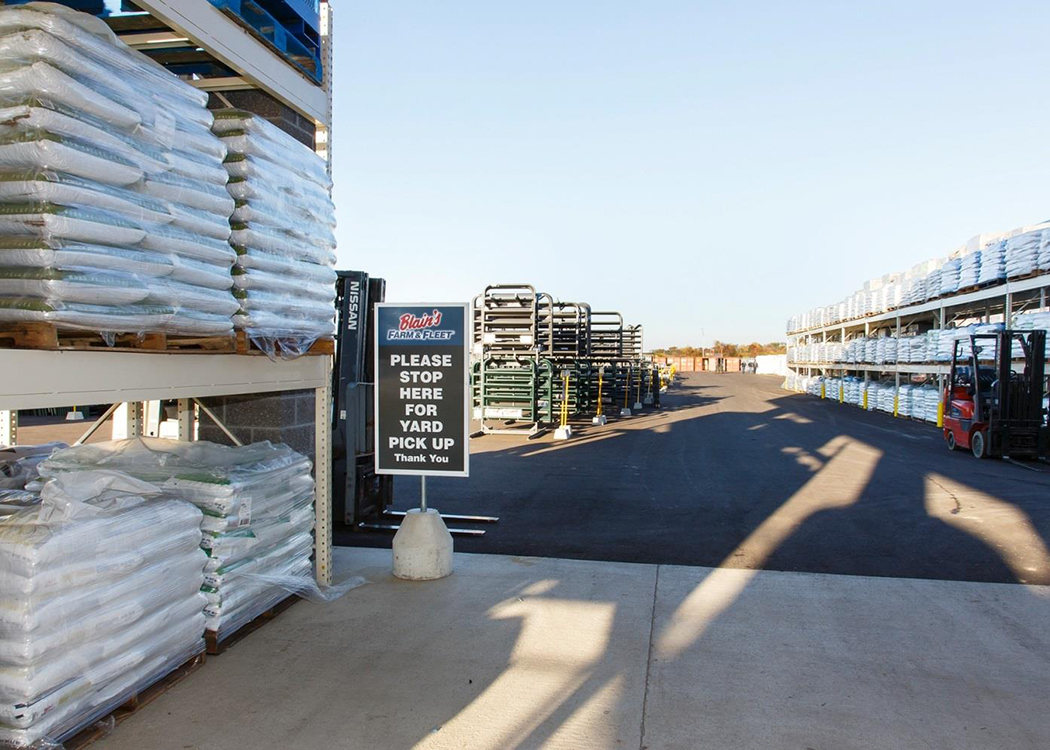 Yard Pick Up Sign | Blain's Farm & Fleet