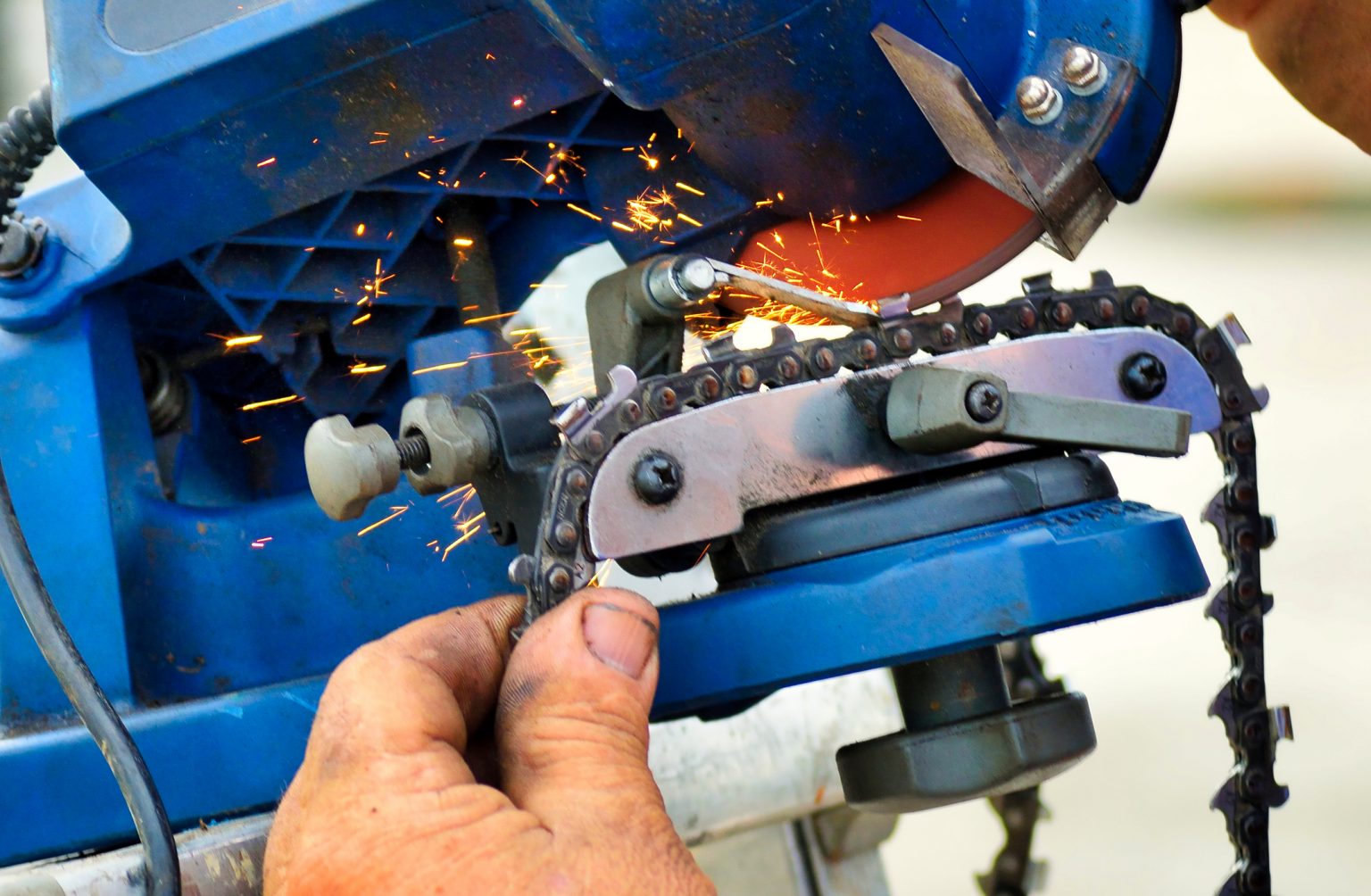 How To Sharpen Chainsaw Chains With an Electric Sharpener | Blain's Farm & Fleet Blog